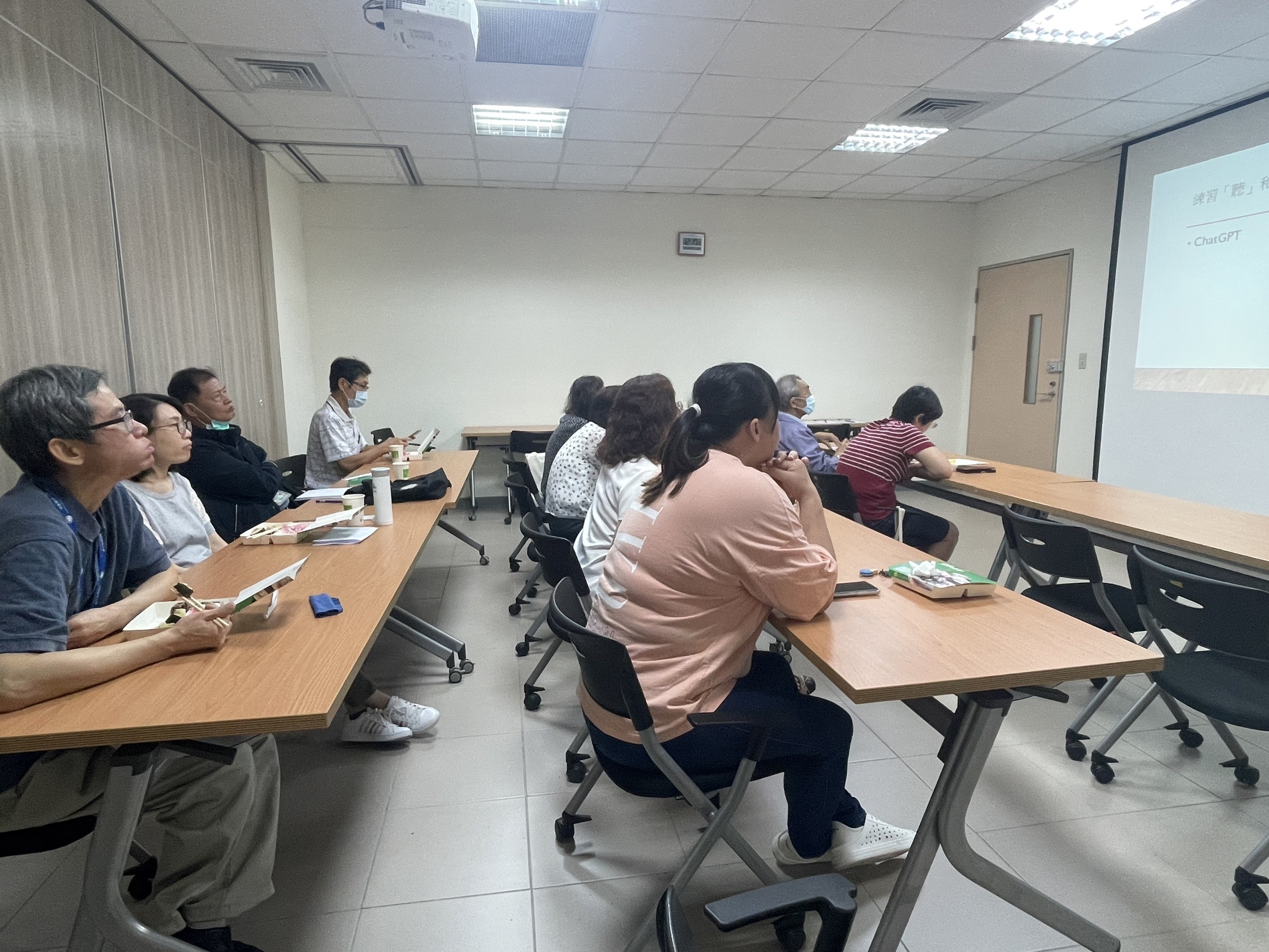 高雄醫學大學 醫學院 - 【活動公告及成果】112-2學期 「喔咿喔」教師英文教學口說自主訓練社群 (OEOW Teacher English ...